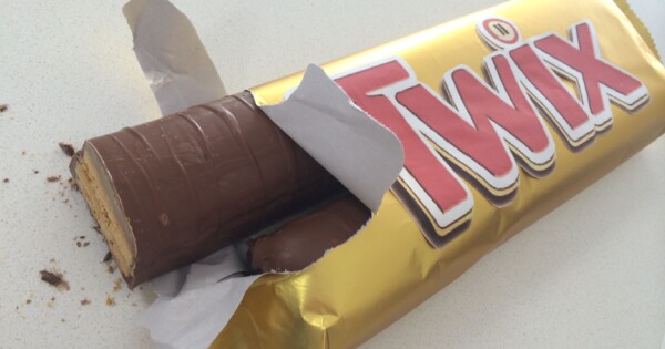 HowToCookThat : Cakes, Dessert & Chocolate | Giant Twix Bar Recipe ...