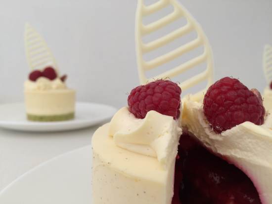 HowToCookThat : Cakes, Dessert & Chocolate | Light Raspberry Surprise ...